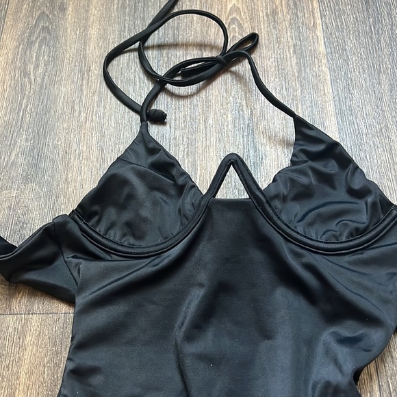 Gooseberry Seaside | Swim | Gooseberry Seaside So Chic Plunge One Piece ...